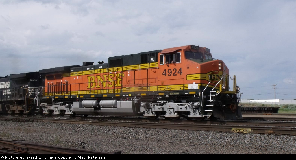 BNSF 4924